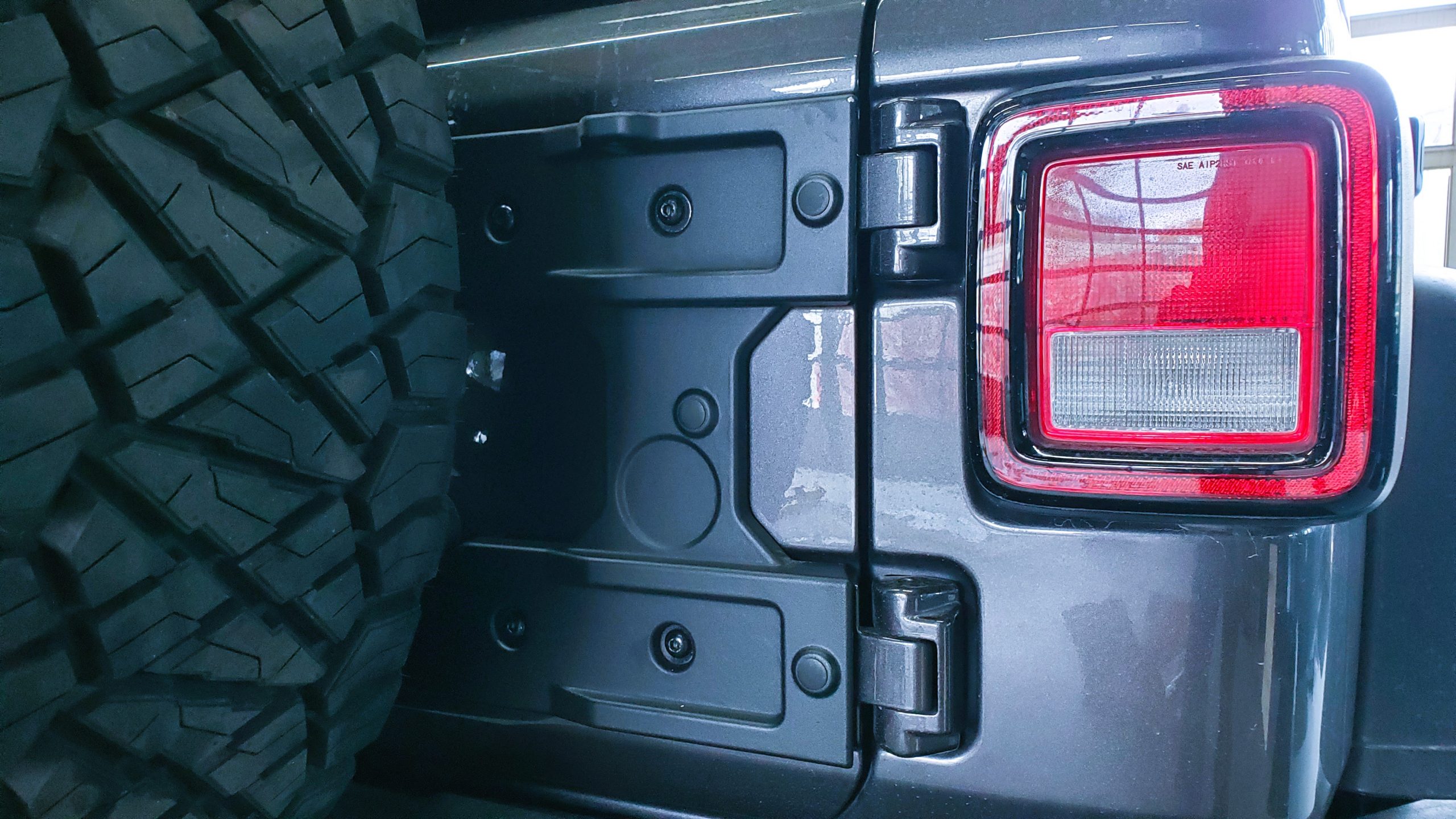 Jeep Wrangler Tailgate Reinforcement - Standout Garage