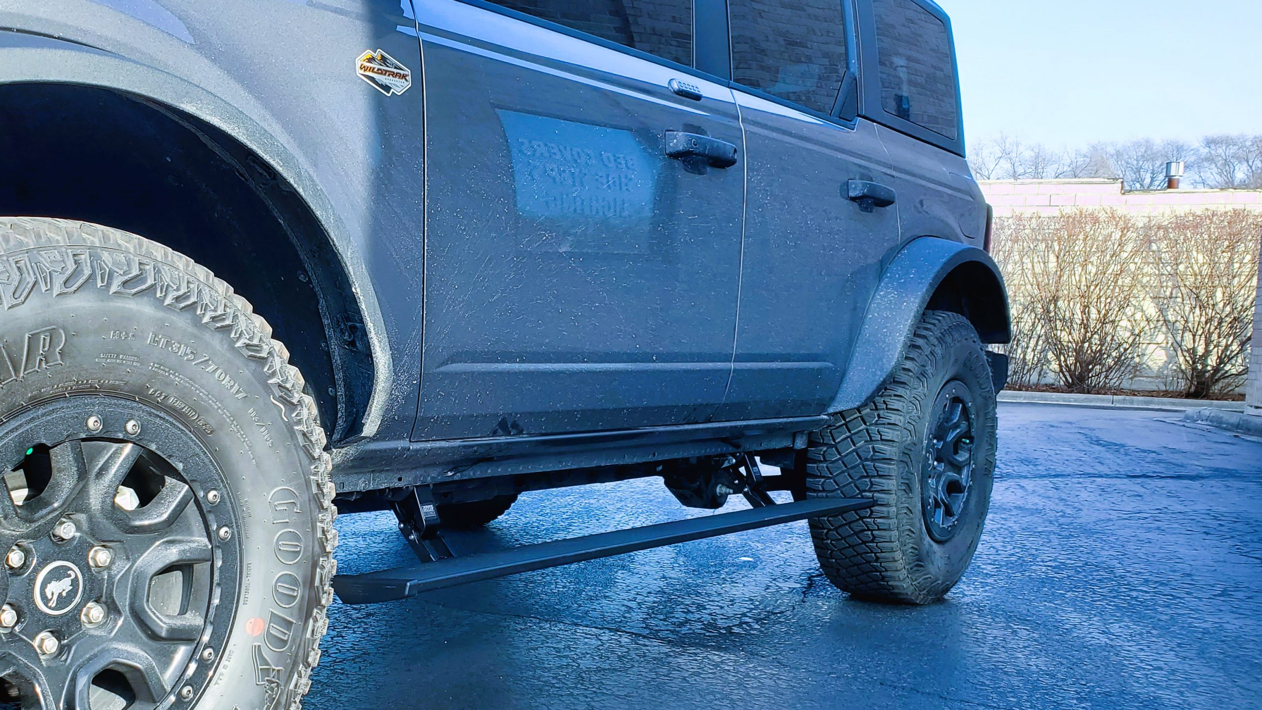 Bronco AMP Power Steps - Standout Garage